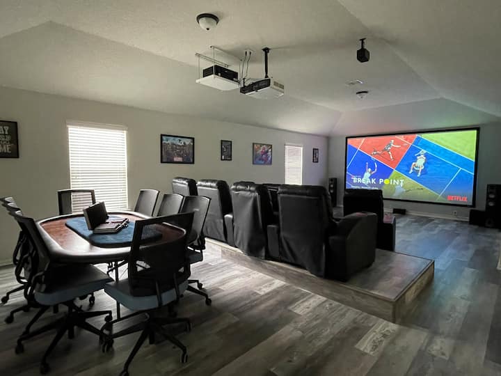 8 Bed 2 Bed Downstair Pool/poker Tabl 155” Theater - San Antonio, TX