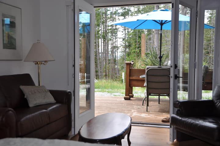 Garden Room, Private Bathroom & Breakfast - Pender Island