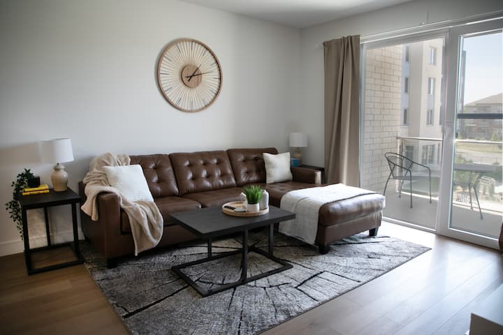 Fully Equipped New Modern 2nd Floor 1 Bdrm 222 - Madison, WI