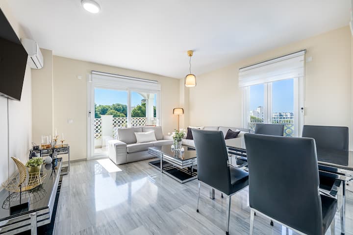 Pool Parking 10m Puerto Benalmádena And Carihuela - ベナルマデナ