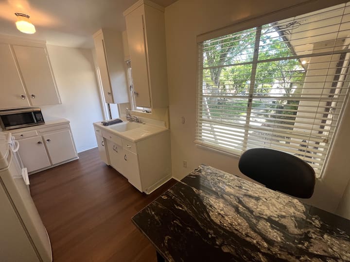 Quaint 1 Bed Apartment By Mjc - Modesto
