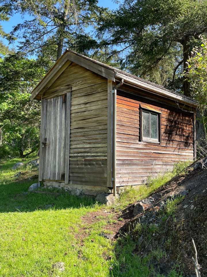 The Apple House At Ruckle Farm - Salt Spring Island
