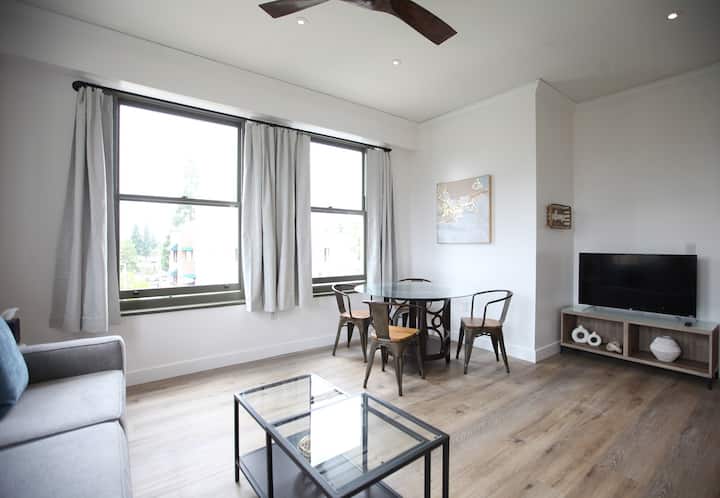 2 Bed 2 Bath W Disneyland Peakaboo Fireworks View - Anaheim, CA