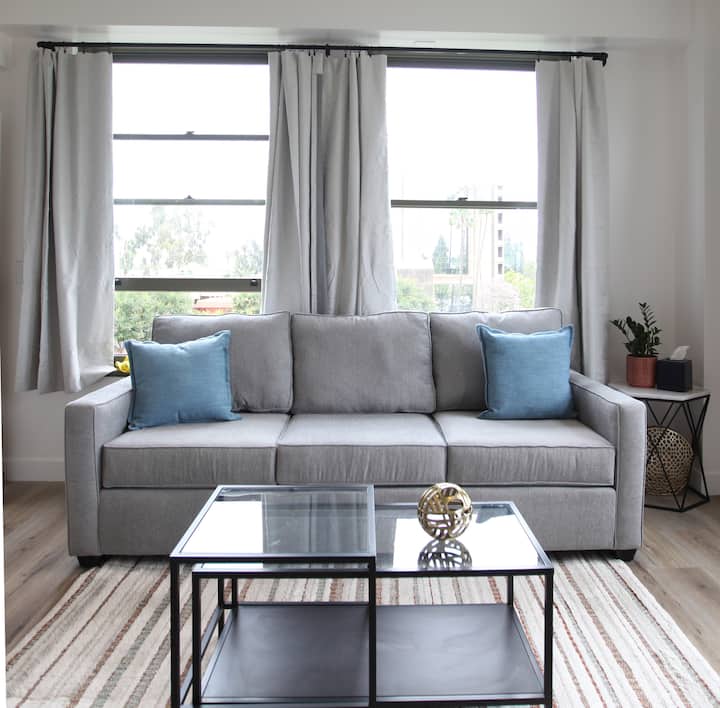 2 Bed 2 Bath W Disneyland Peakaboo Fireworks View - Placentia, CA