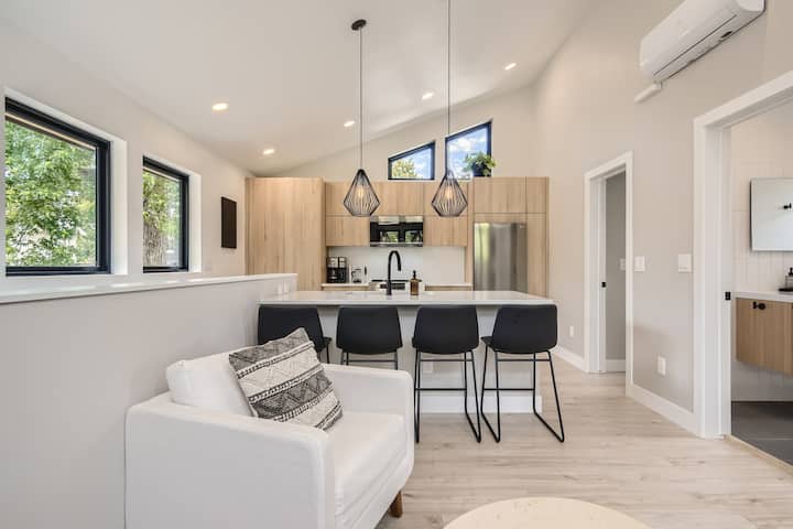 Modern 2bd Guest House | Walkable | Parking - Denver, CO