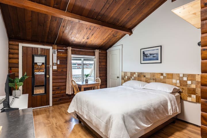 Vancouver Island Lake Cabin #4 - Nanaimo