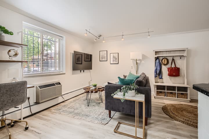 Pet-friendly Congress Park Condo W/ Wfh Workspace - Denver