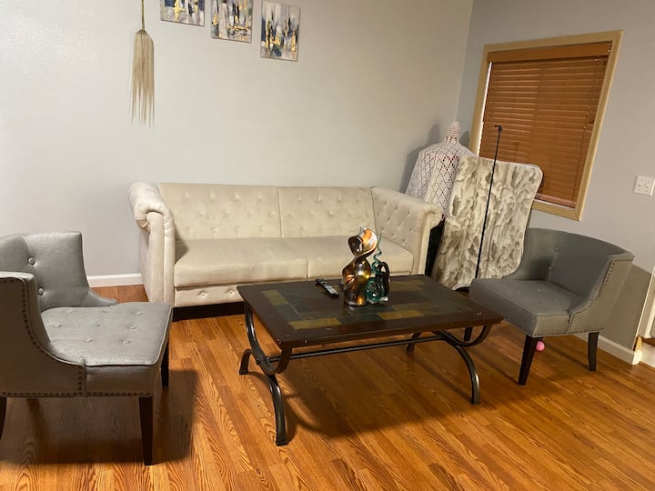 3br/2ba Apt, Near Airport, Laundry + Parking - Kent, WA