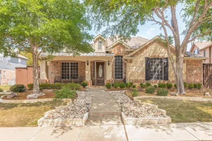 Lovely 4 Bedroom House - The Colony, TX