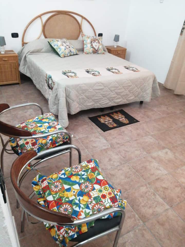 Stanza Teste Di Moro:b&b Sikelia - Cinisi