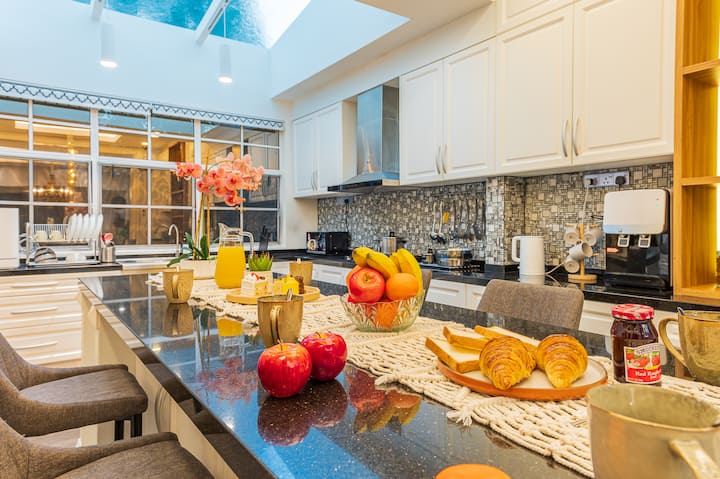 Stunning 6br Garden Bungalow Ktv At Seksyen 12 Pj - Petaling Jaya