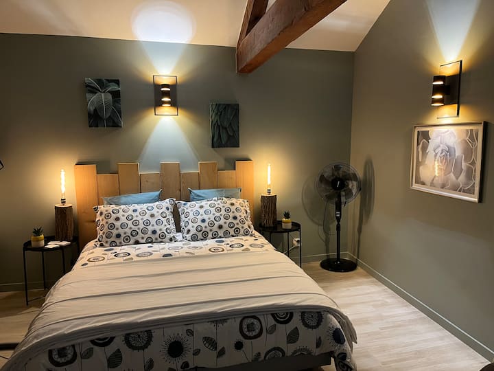 Duplex Atypique Situé Au Coeur De Roussillon - Anjou