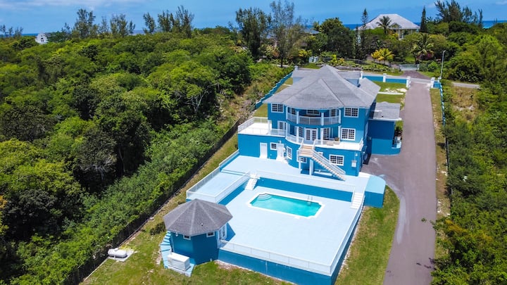The Blue Mansion A Paradise Oasis. - Bahamas