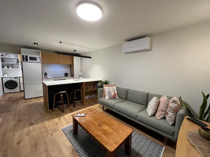 Spectacular Ever-changing Views Year Round - Wellington