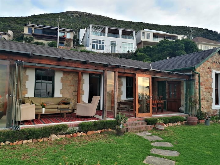 Tranquil Historical Cottage With Ocean Views - Western Cape