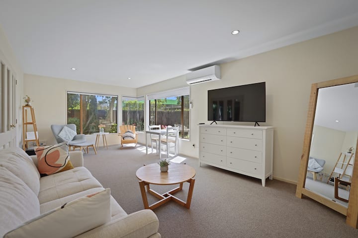 Lovely Townhouse In Avonhead - Christchurch