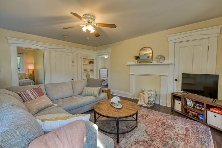 Puffins Burrow On The Harbor - Maine