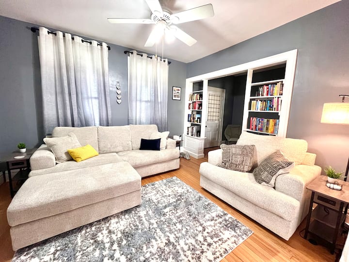 Entire Home- Hill House 4br/2ba - Carousel, Coal Valley