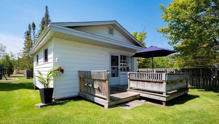 Rustic 2 Bedroom Cottage #7 - Sauble Beach