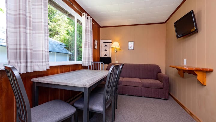 Junior 2 Bedroom Cottage #2 - Sauble Beach