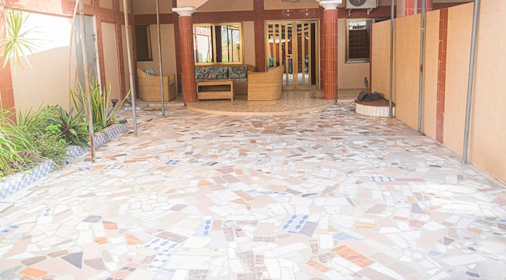 Maison De Ville+parking+terrasse Fidjrossè Plage - 코토누