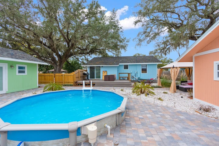 Sunset Bungalows Compound: Heated Pool, Beach & Dt - Clearwater, FL