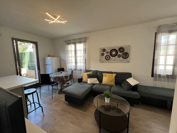 Appartement Pour 2 Personnes En Ville Et Terrasse - La Londe-les-Maures
