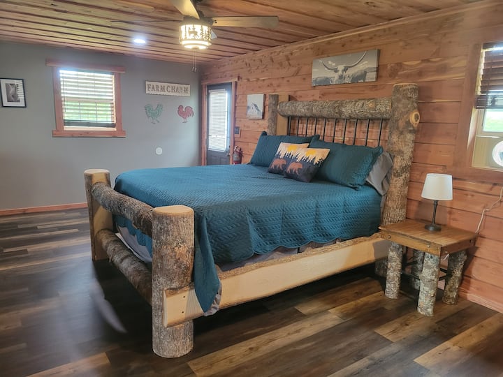 The Cedar Shack. We Have Power And Water! - Saluda, NC
