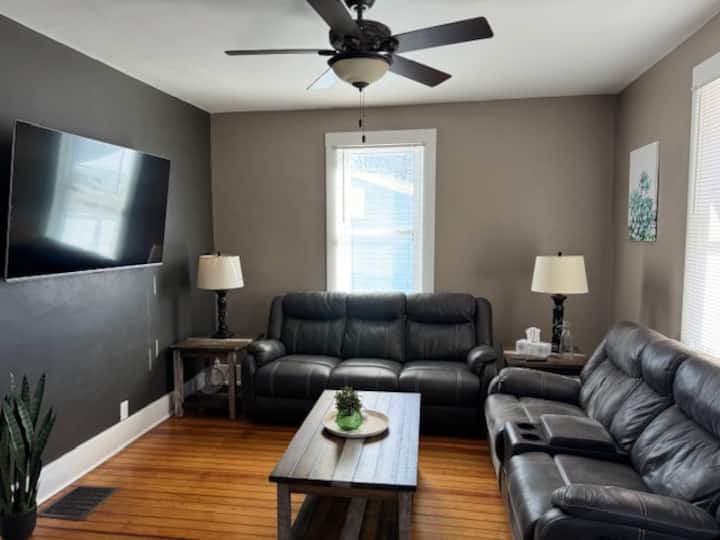 Corner Cottage Near To Downtown! - Sangchris Lake State Park, Rochester