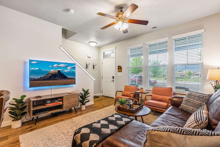 Spacious 2-story, Pet&fam Friendly, Wfh, Gym&spa - South Jordan, UT