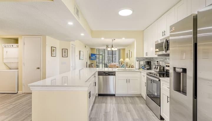 Bright Updated First Floor Condo - Bradenton, FL
