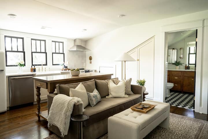 Chic Haven: The Artisanal Carriage House - Nashville, TN