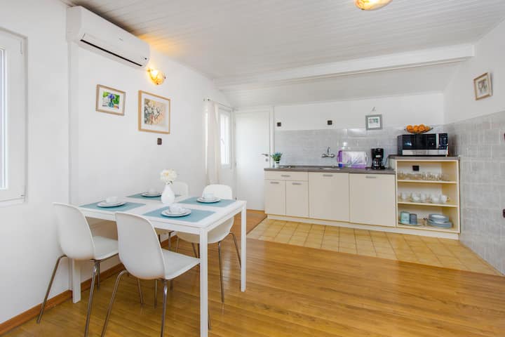 Zentral, Aber Ruhig In Vodice - Vodice