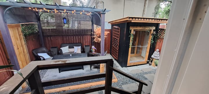 The Lux Suite - Courtenay, BC, Canada