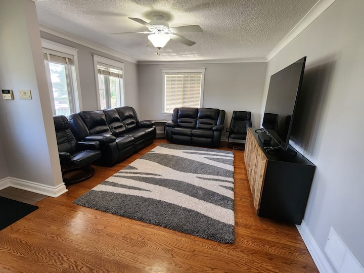 Canal Lake Cottage|6+1 Bedrooms/4baths/2kitchens - Kawartha Lakes