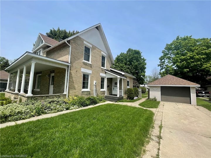 Beautiful Century Home In The Heart Of Port Elgin - Port Elgin