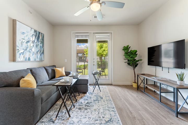 Dazzling King Bed Loft For Ext. Stay Fast Wi-fi - Houston