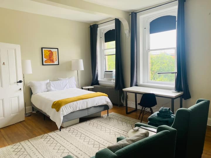 Sunny Renovated 3bd Apt; Historical Gem Near Mica - Baltimore, MD