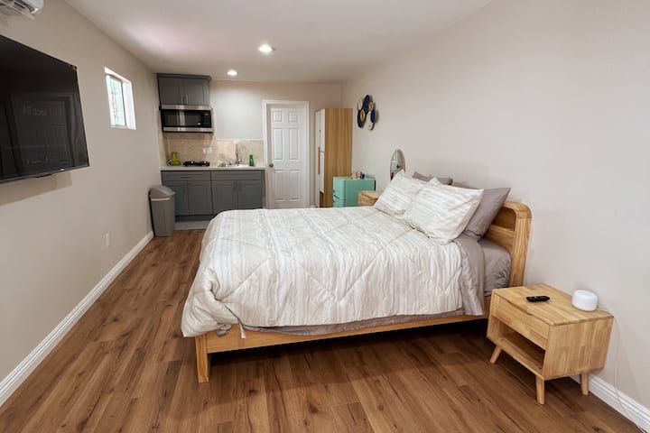 Charming Fresh Modern Studio With Free Parking 02 - Alhambra, CA