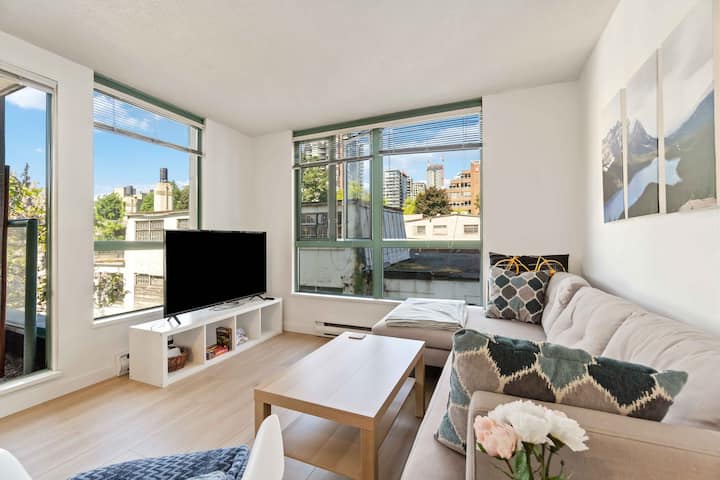 Beachside Modern 1bd Studio - Vancouver