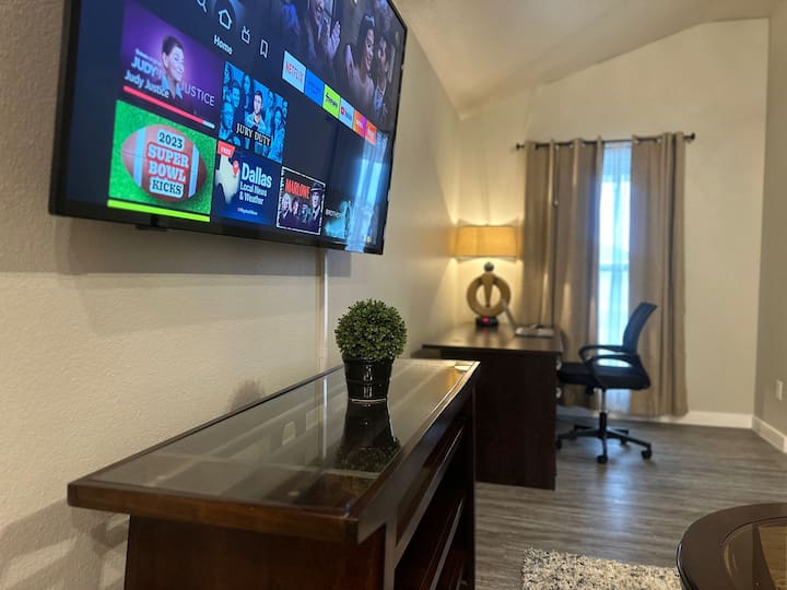 A1 Cutie In Odessa (6 Beds/2b) W/tv In Each Room - 敖德薩