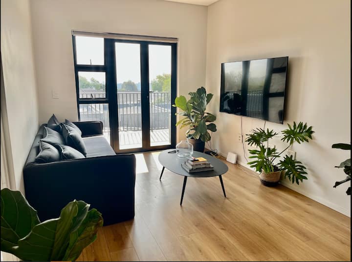 Hyde Park Private Penthouse (W/ Inverter) - Johannesburg