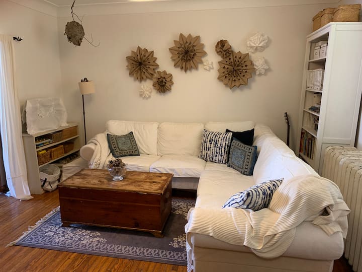 Cozy Room  (1 Of 2)  In Downtown Home - Kingston