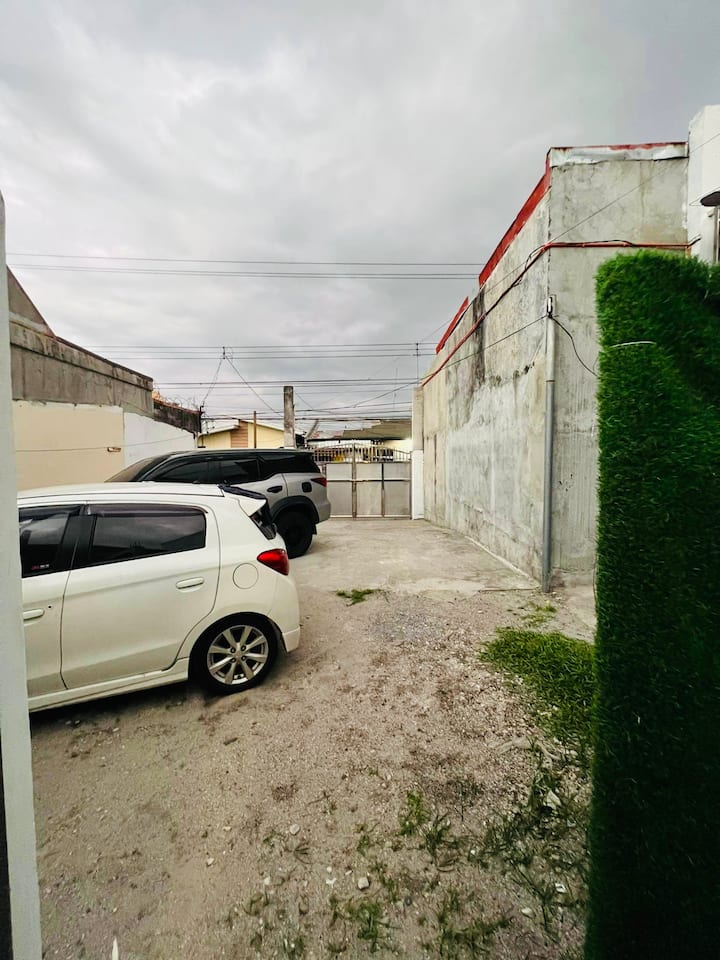 Studio-b Apartment W/ Parking - Angeles