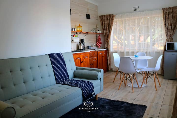 Tranquil Mountain Cottage :Hikes/boma/animals/pool - Magaliesburg
