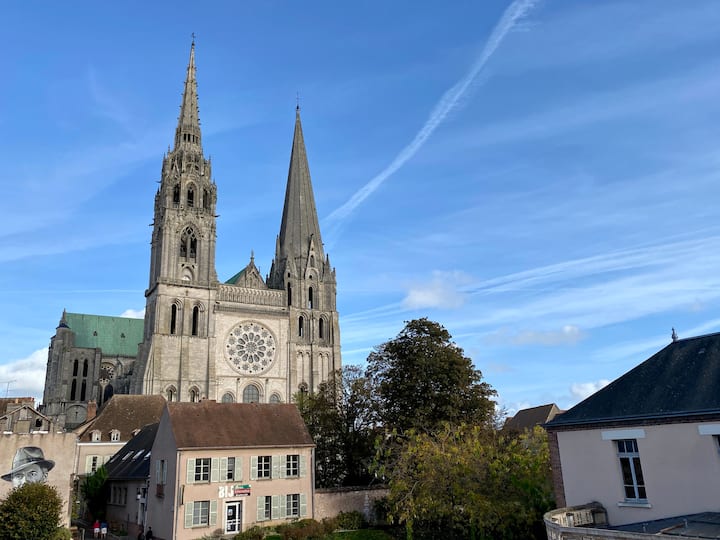 Sœurs Dans L'ancien éVêché - Chartres