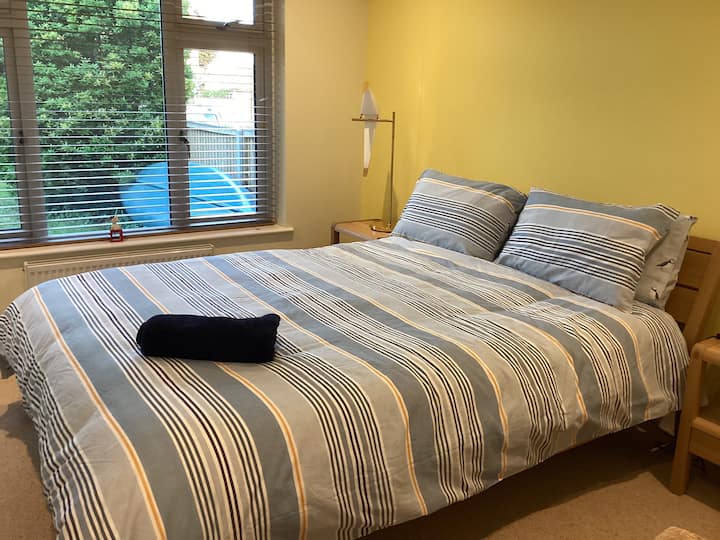 Spacious, Sunny Double Bedroom. - Chichester