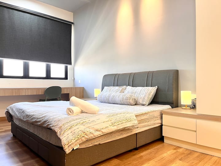 Urban Vista: City Center Retreat With Infinitypool - Malacca