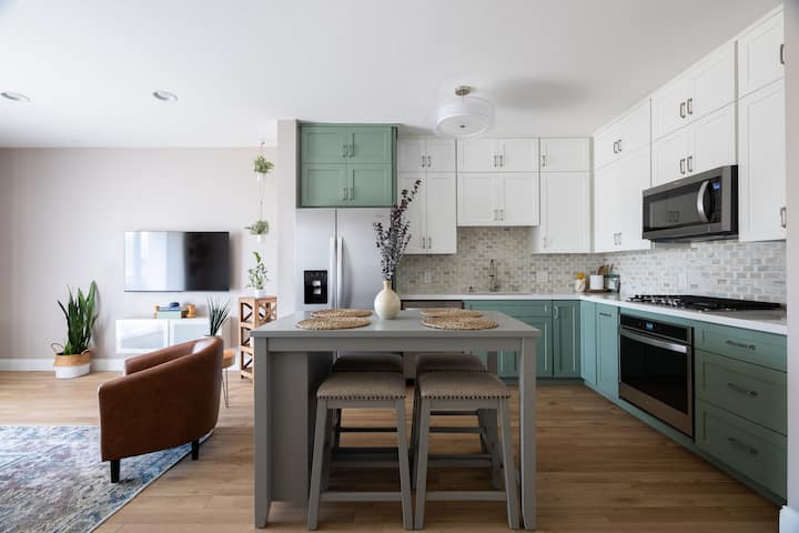Stylish Downtown Sd Condo W/garage Parking Incd. - San Diego, CA