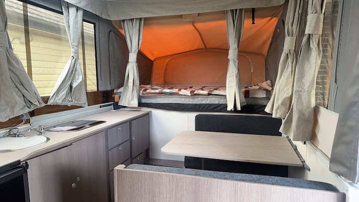 Amazing Jayco Trailer Camping In Canley Heights - Liverpool